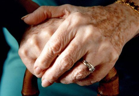 Cancerul de plămâni și ciroza se văd în aspectul mâinilor – DoctorulZilei