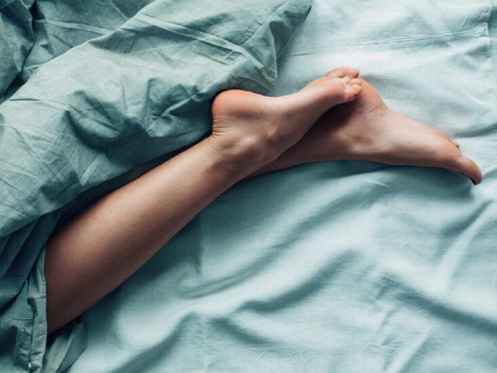 Cauze cârcei la picioare. Iată de ce apar și cum ameliorezi