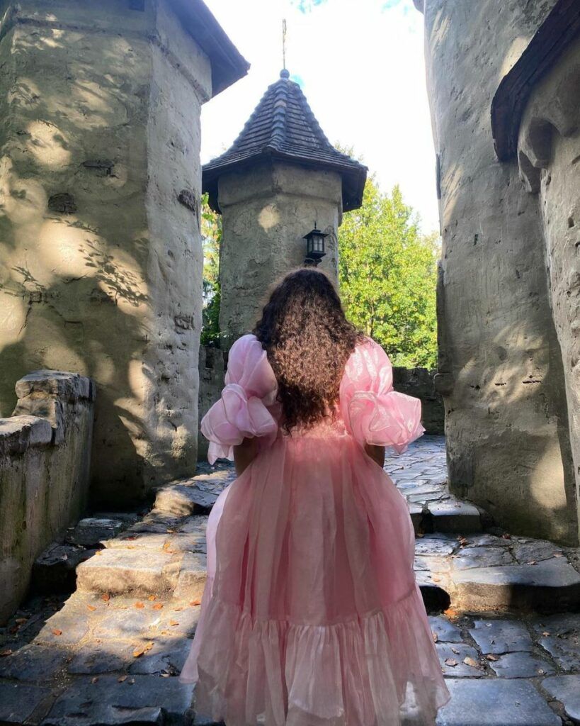 Cum arată Inoke, fiica lui Cabral din prima căsătorie