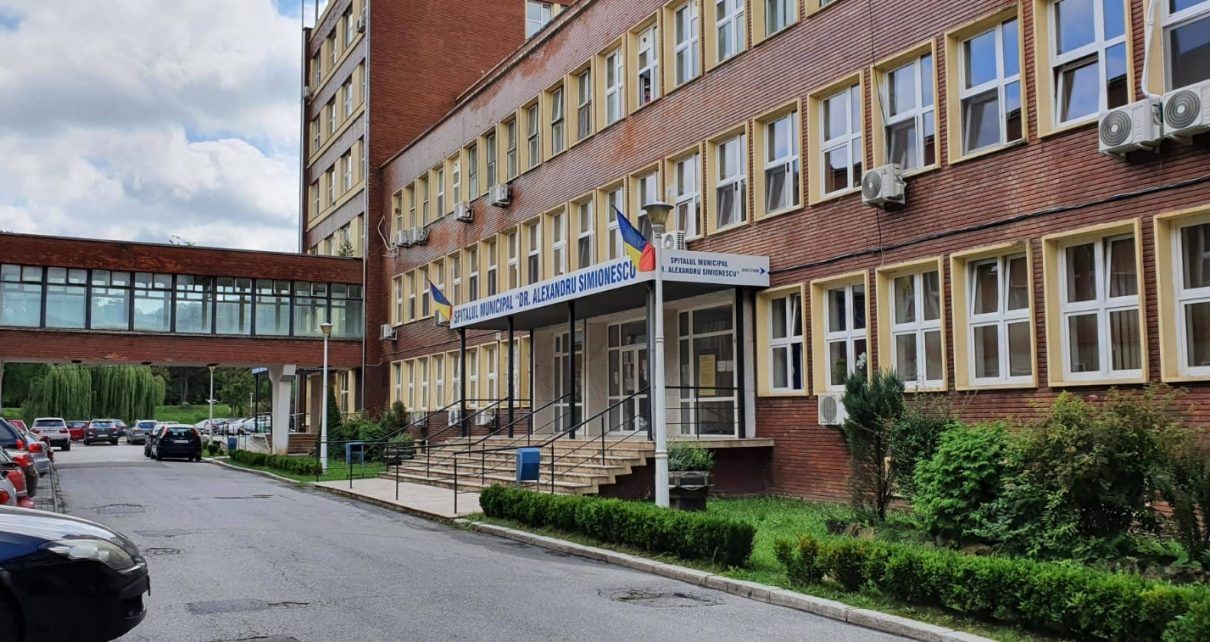 O asistentă a sărit pe geam la Spitalul din Hunedoara