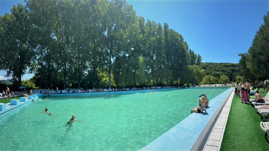 Perla județului Hunedoara. Centrul termal antic este unic în lume ...