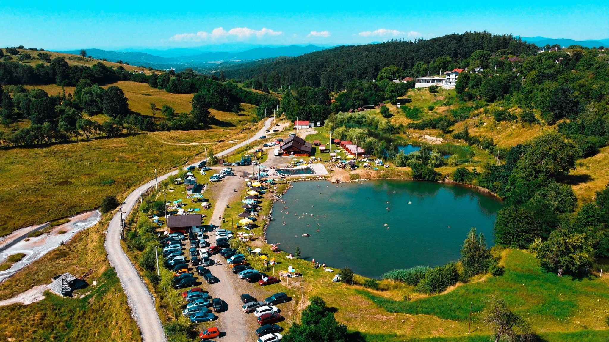 Locul de poveste din România unde se spune că apa sărată vindecă toate ...