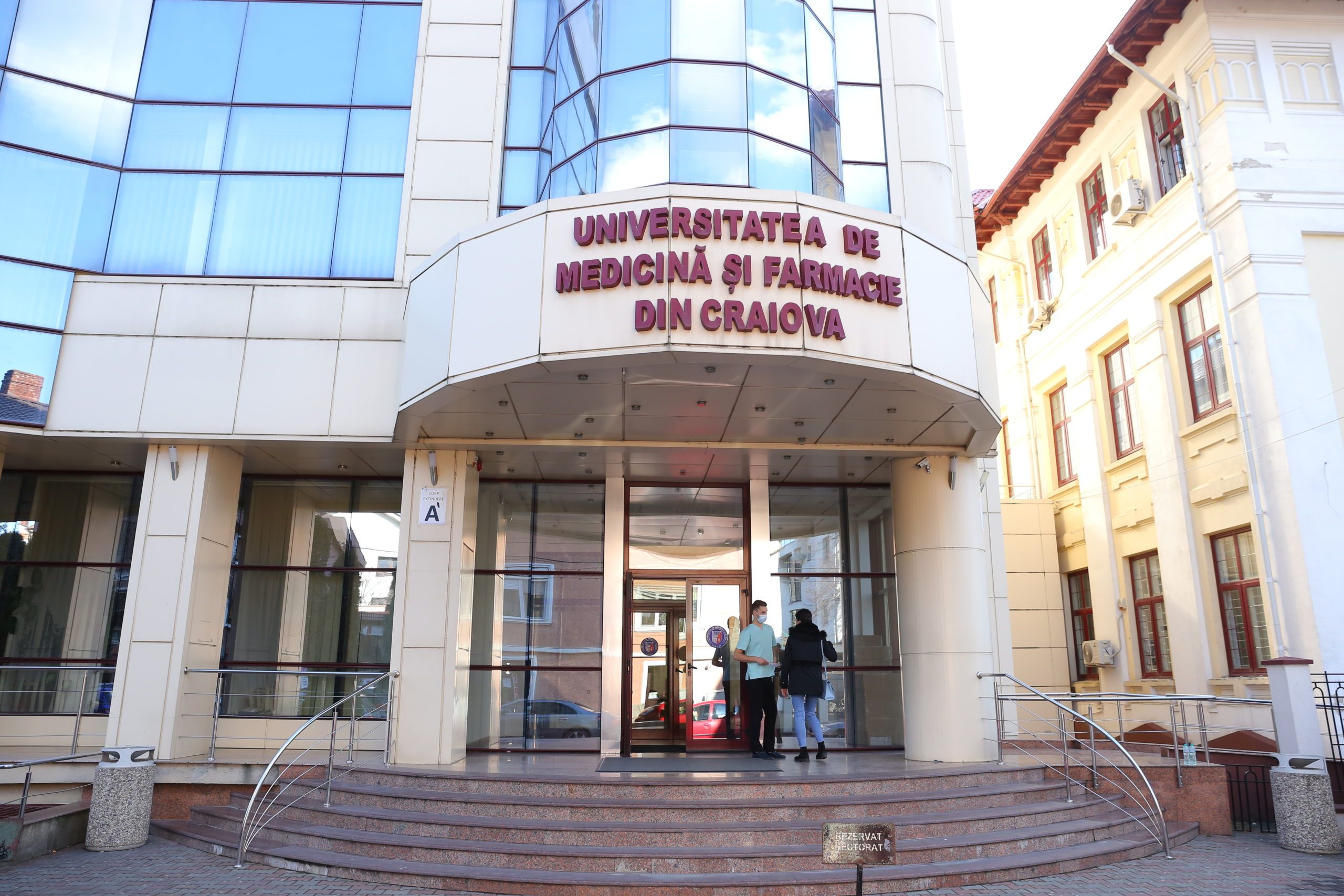 Universitatea de Medicină şi Farmacie din Craiova îşi extinde oferta educaţională