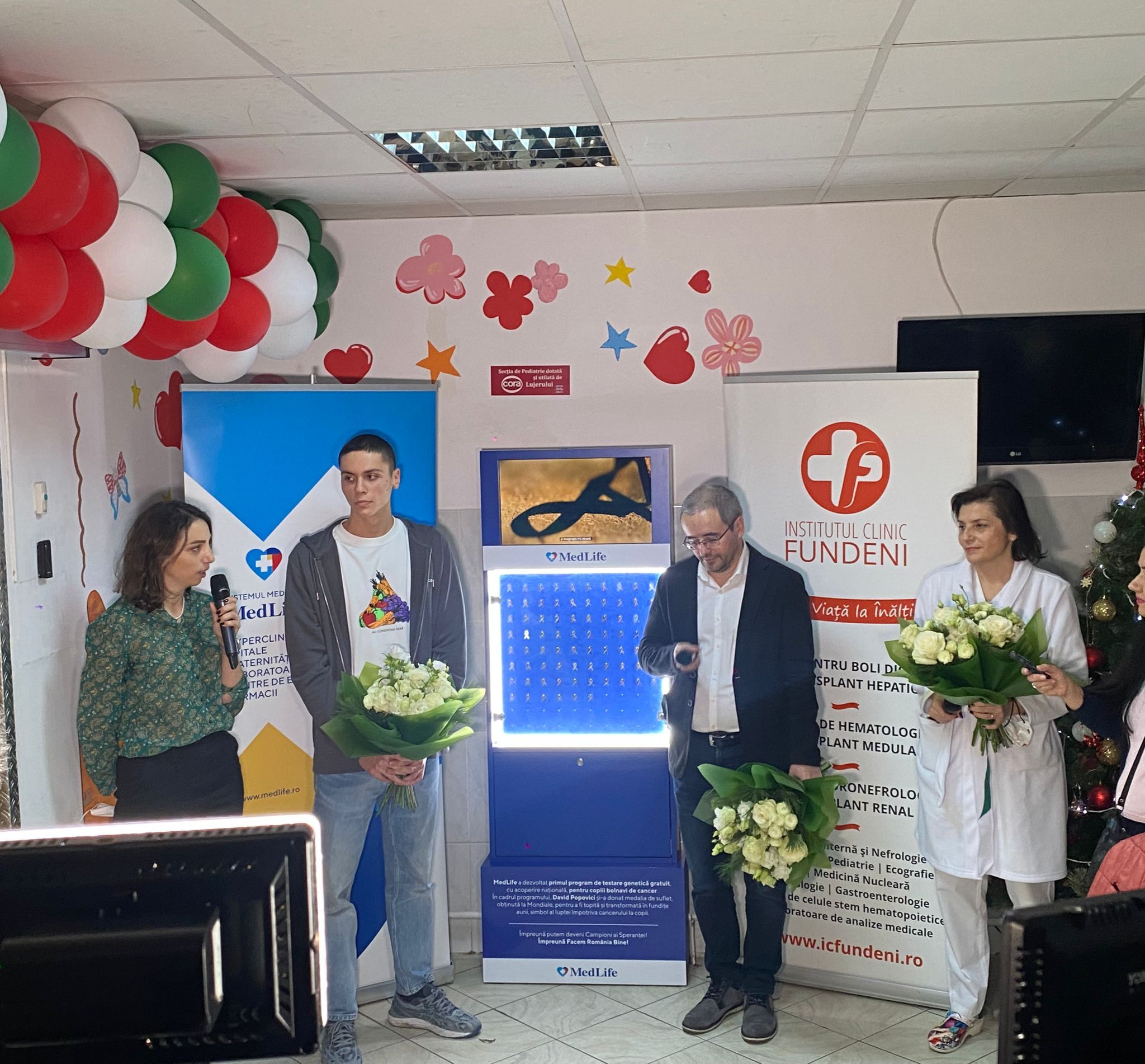 David Popovici, alături de copiii diagnosticați cu cancer. E unul ...