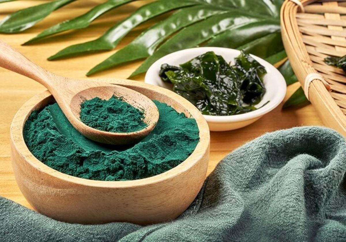 Spirulina, alga miracol. 6 beneficii minune pentru sănătate