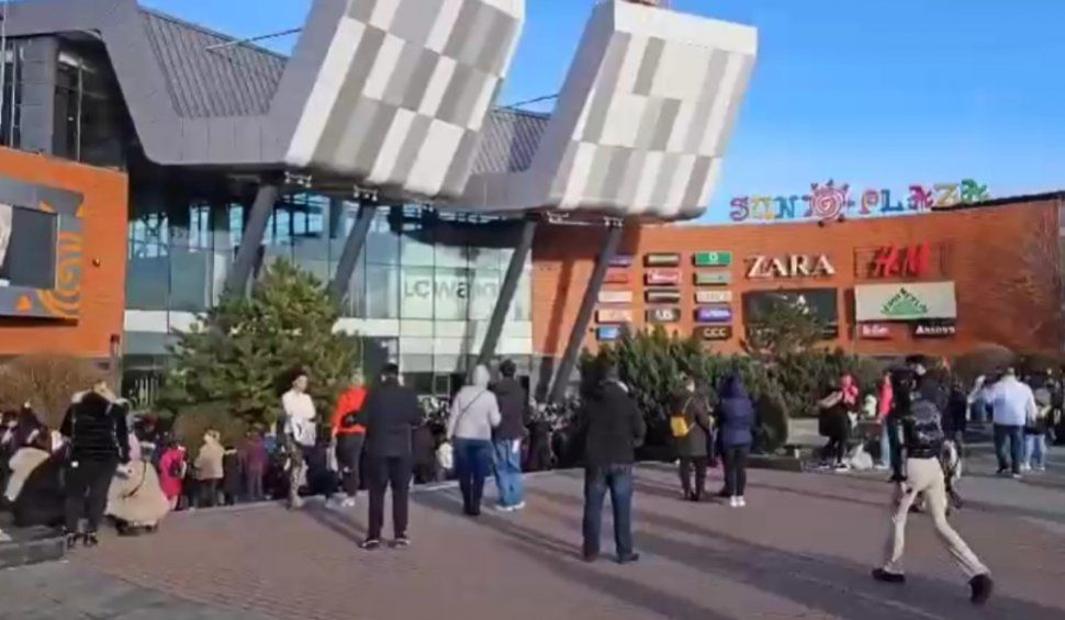 Mall-ul Sun Plaza, evacuat din cauza alarmelor de incendiu Mall-ul Sun Plaza, evacuat din cauza alarmelor de incendiu