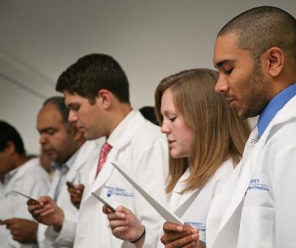 Ce reprezintă pentru medici Jurământul lui Hipocrate. Care sunt cele ...