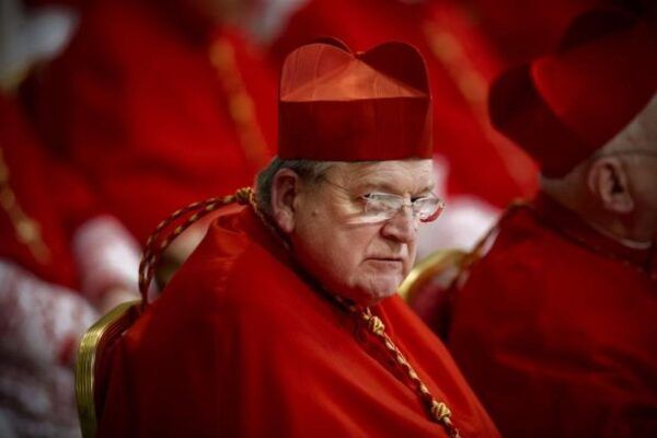 Totul despre Raymond Burke, cardinalul pe care Donald Trump l-ar vrea ...